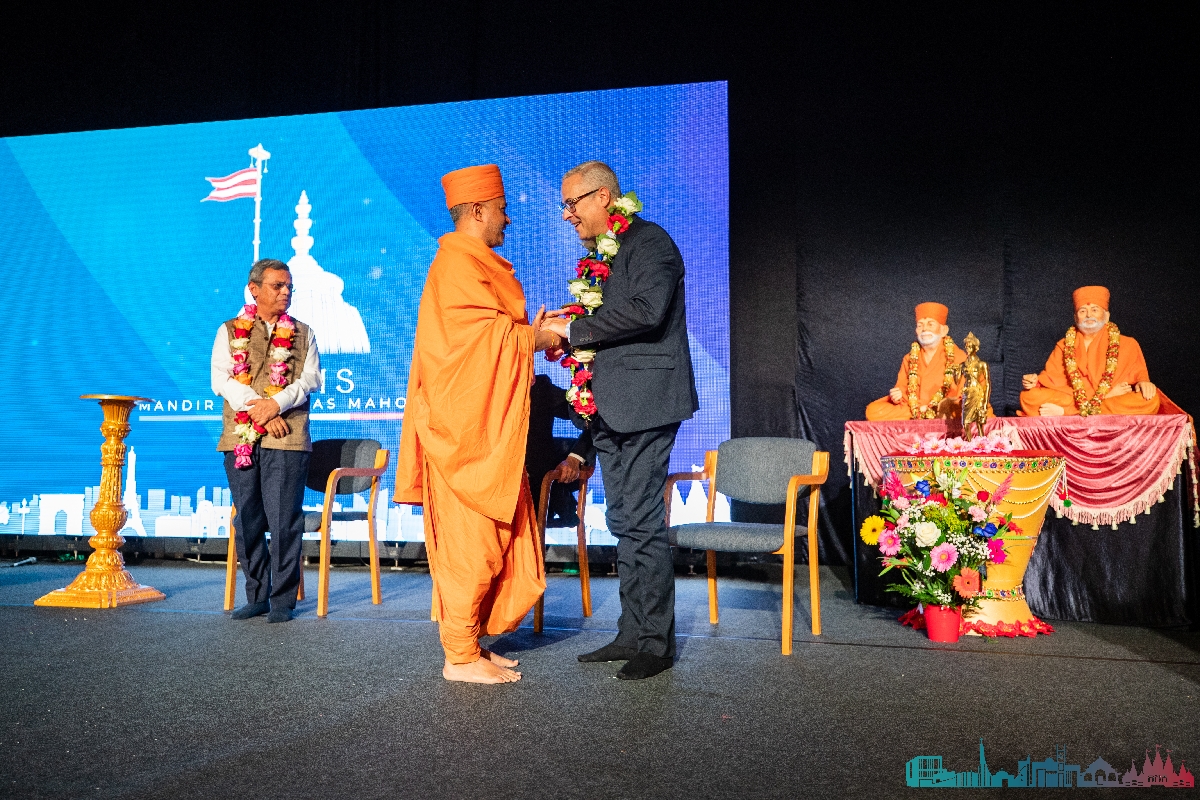 Pose de la première pierre du Mandir - ESPLANADE DES RELIGIONS ET DES ...